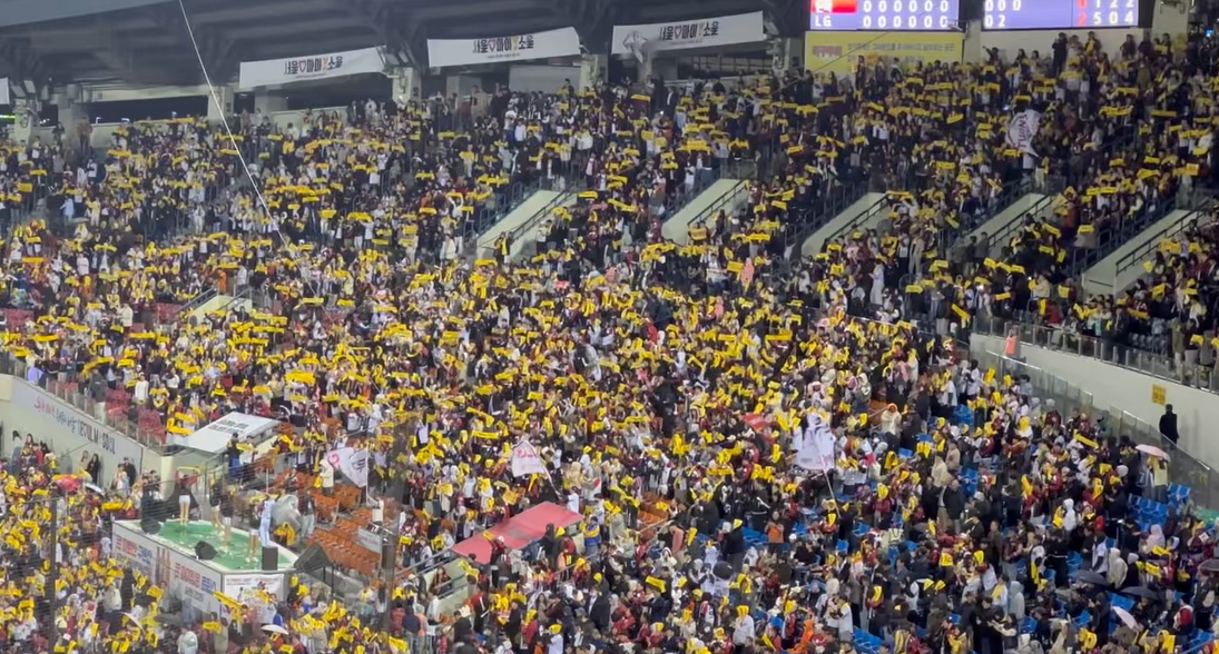 LG 트윈스, 성적도 관중도 1등…KBO 최단 100만 관중 기록 견인