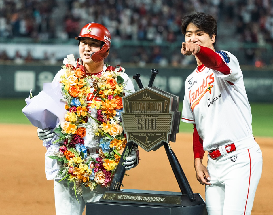 최정, KBO 사상 첫 500홈런 폭발…SSG 도약의 신호탄 될까